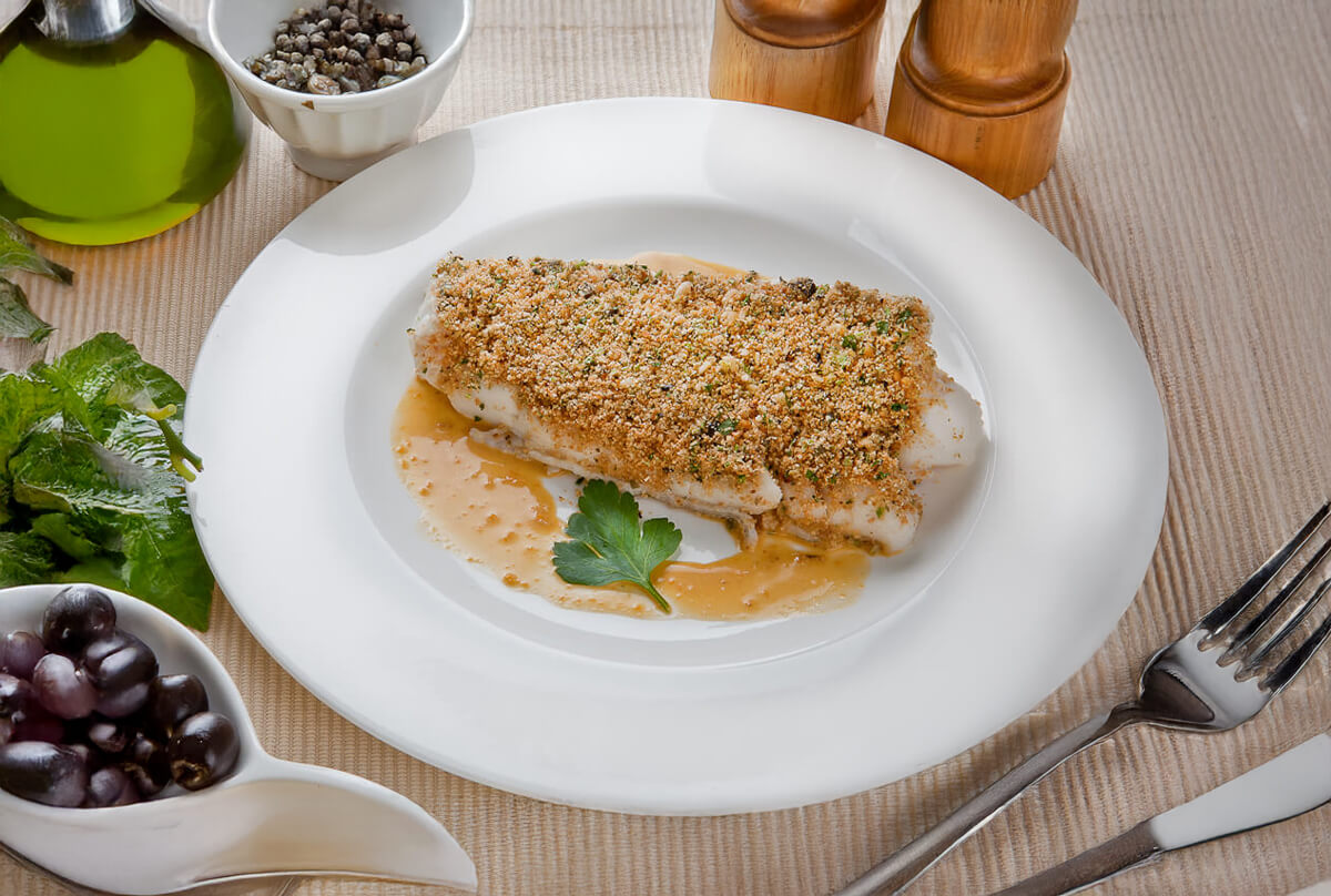 Filetto di branzino al forno con olive e capperi | Educazione ...